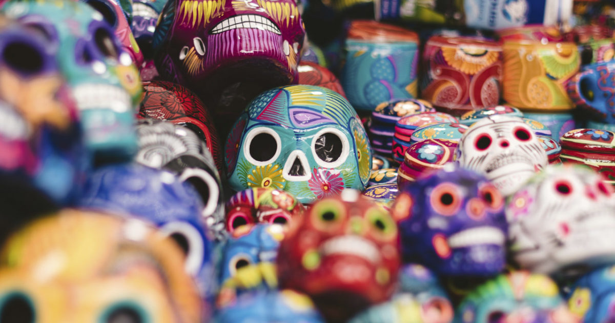 Descarga este kit digital para crear tu propio altar de Día de Muertos