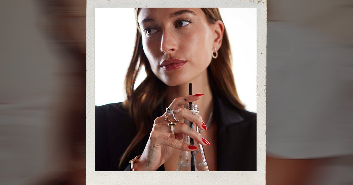 Le preguntamos a Hailey Bieber cómo accesoriza sus looks y esto nos dijo