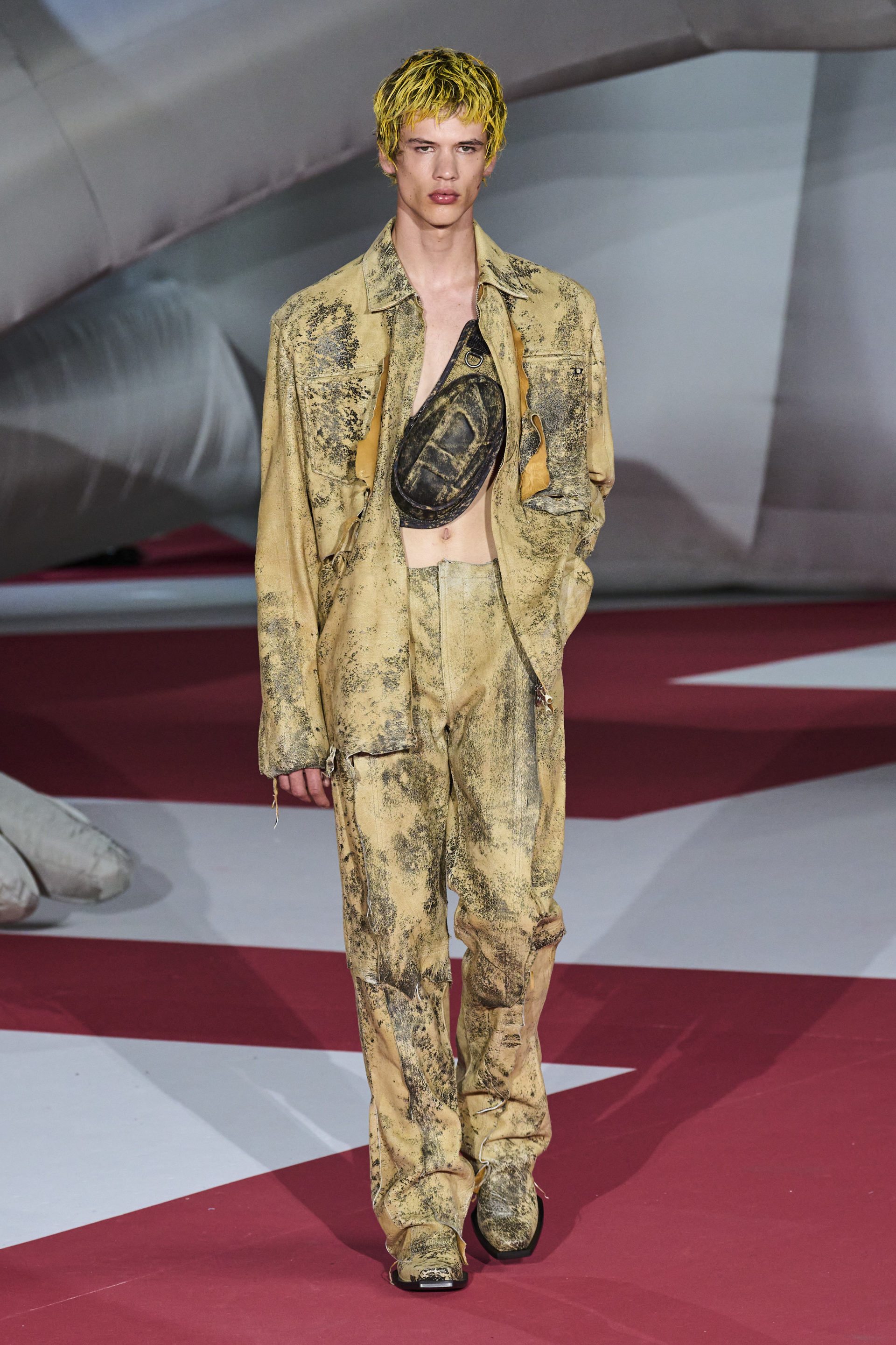 ¿Ropa desgastada? La nueva obsesión de la moda para SS23