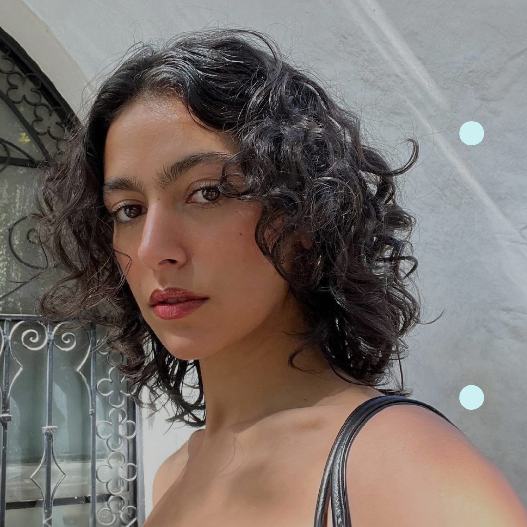 Te ayudamos a realzar tu pelo chino con estos cortes que están en tendencia