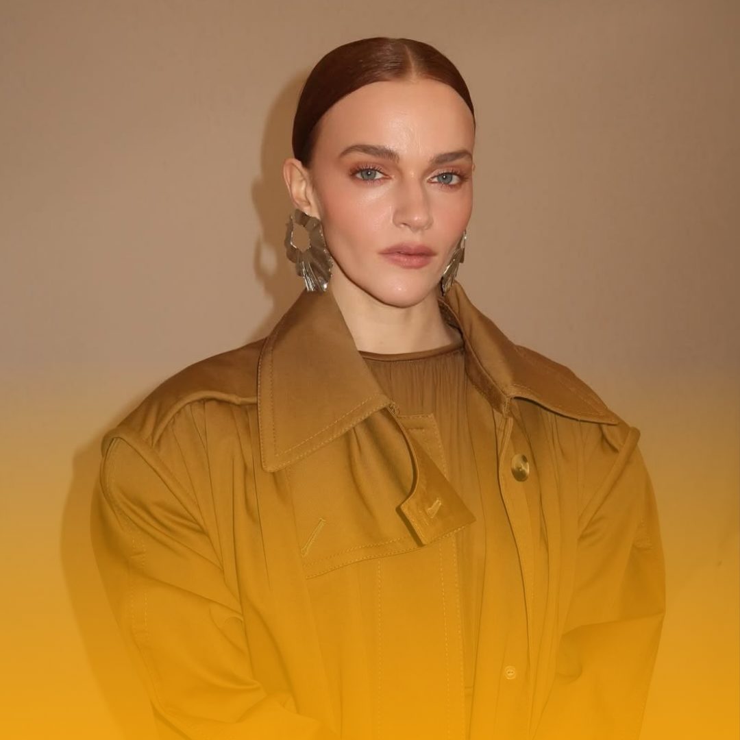 Madeline Brewer nos contó de sus paples en You y The Handmaid's Tale