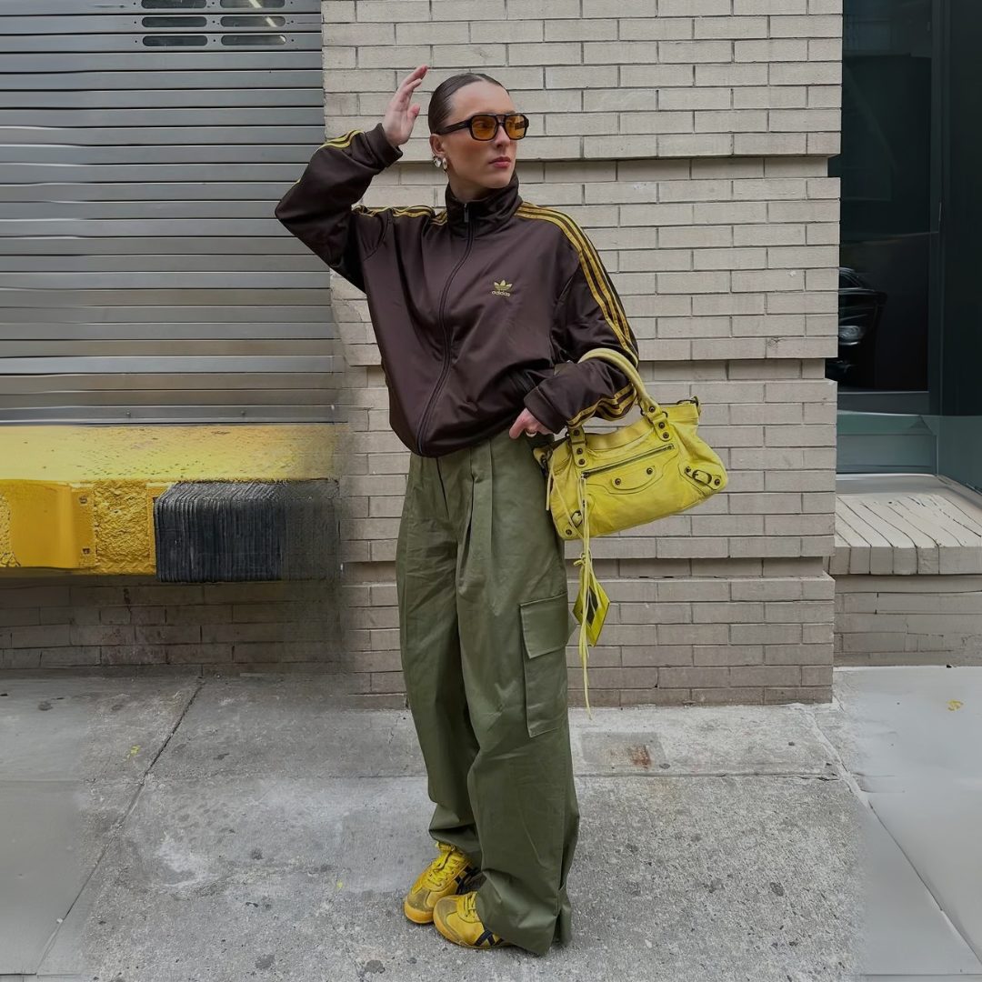 Así puedes combinar el color café en tus outfits para otoño