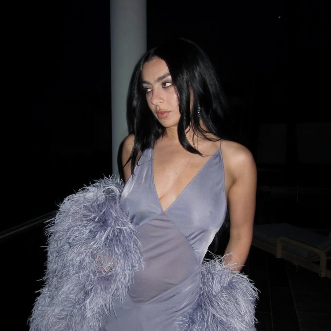 Charli XCX habla de su reputación de “party girl”